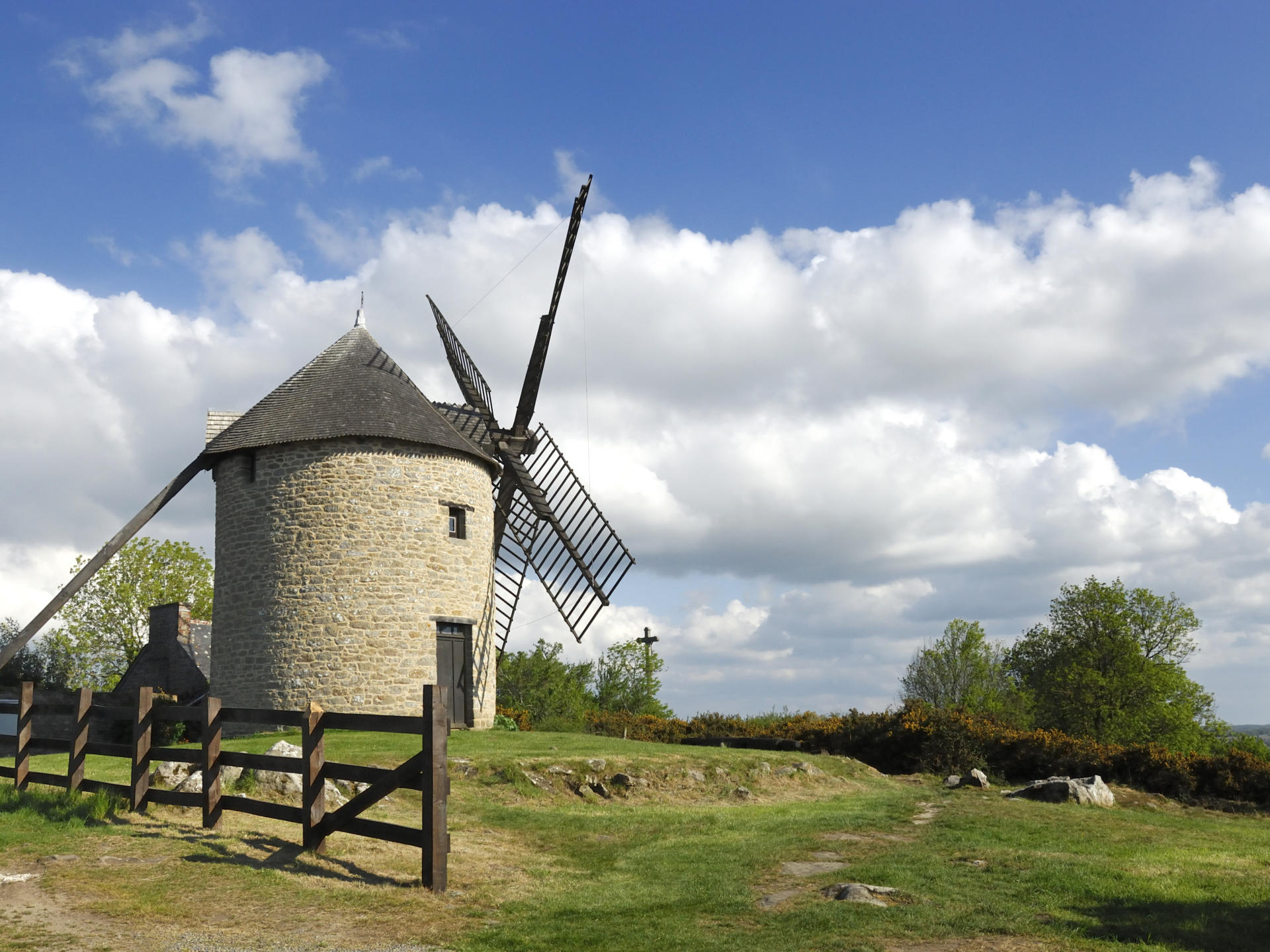 Dol-de-Bretagne and Mont-Dol | Brittany tourism